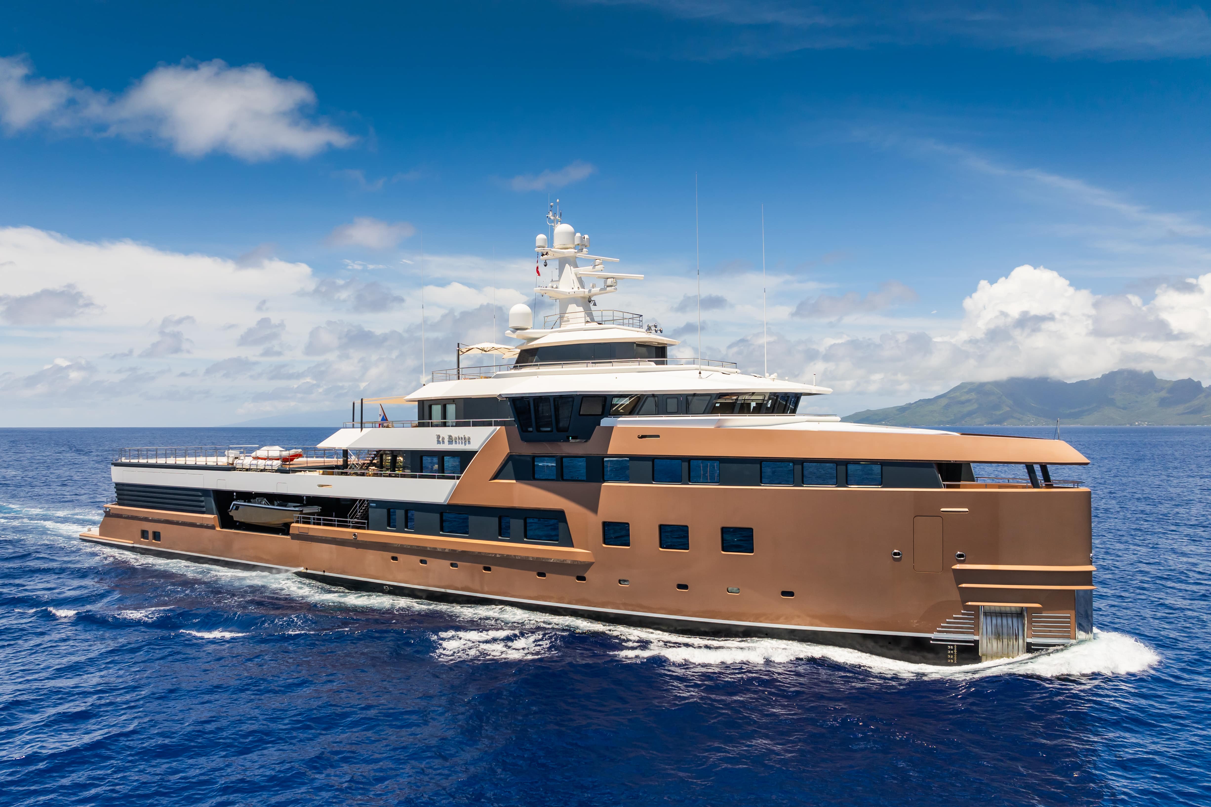 LA DATCHA - Yomira Superyachts